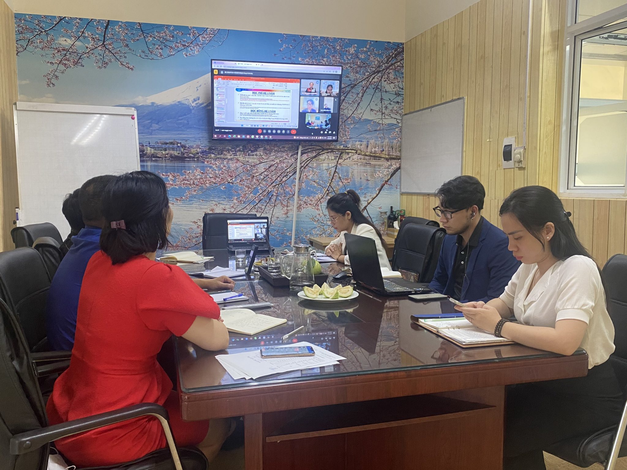 Meeting and exchange between the leaders of College of Science and ...